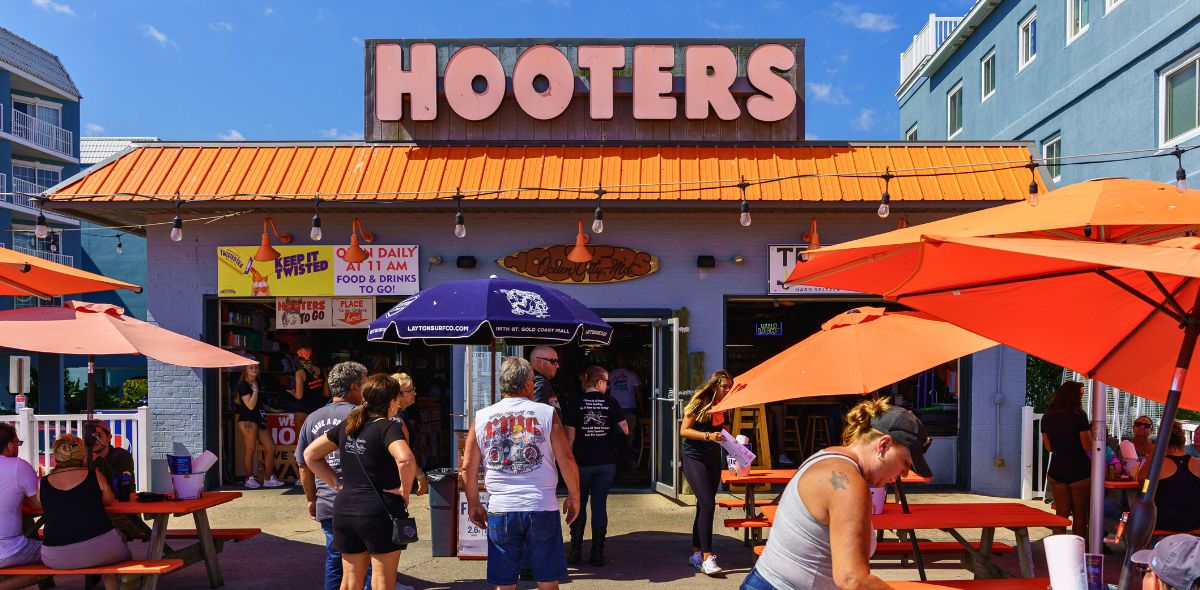 Hooters: From Bankruptcy To Bikini-Free Brunch — Time To Wing It