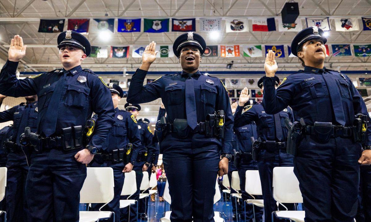 Houston Boosts Starting Police Officer Salaries To $81,000