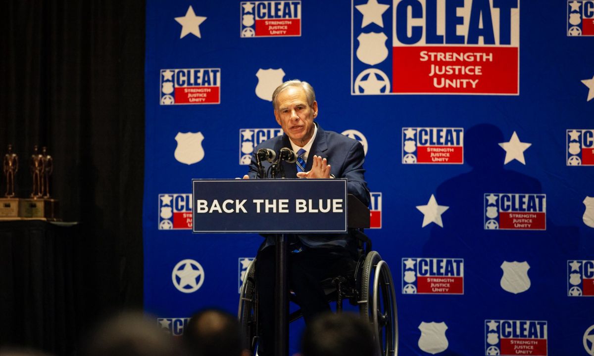 Abbott Presents ‘Texas Officer Of The Year’ To DFW-Area Police