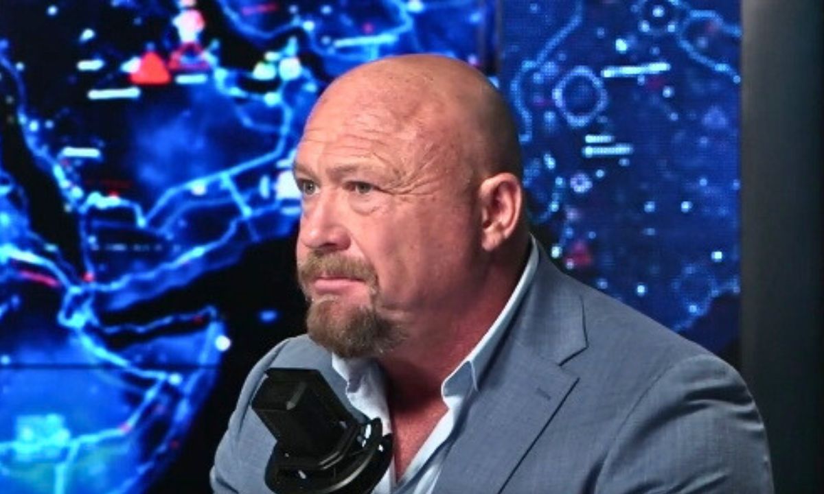 From Senate Smackdown To Oval Office? Alex Jones Backs RFK Jr.-Gabbard ...