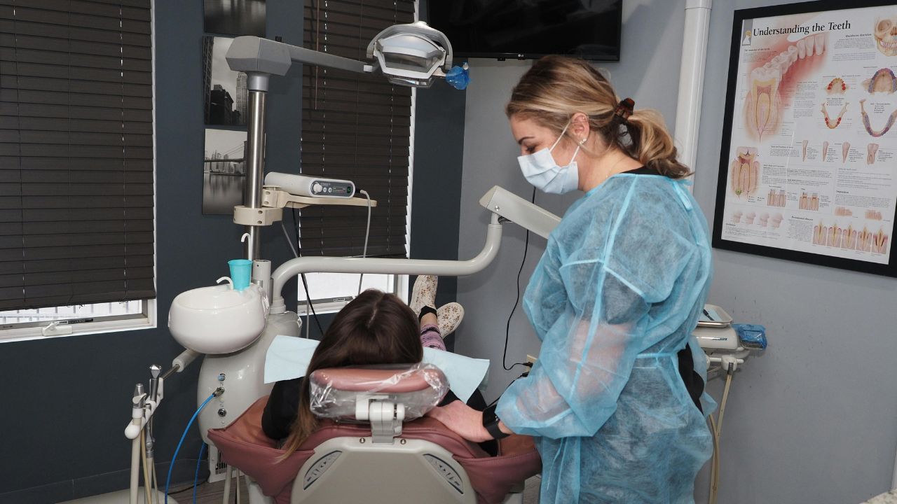 Dallas ISD Students Train In Hands-On Dental Assistant Program