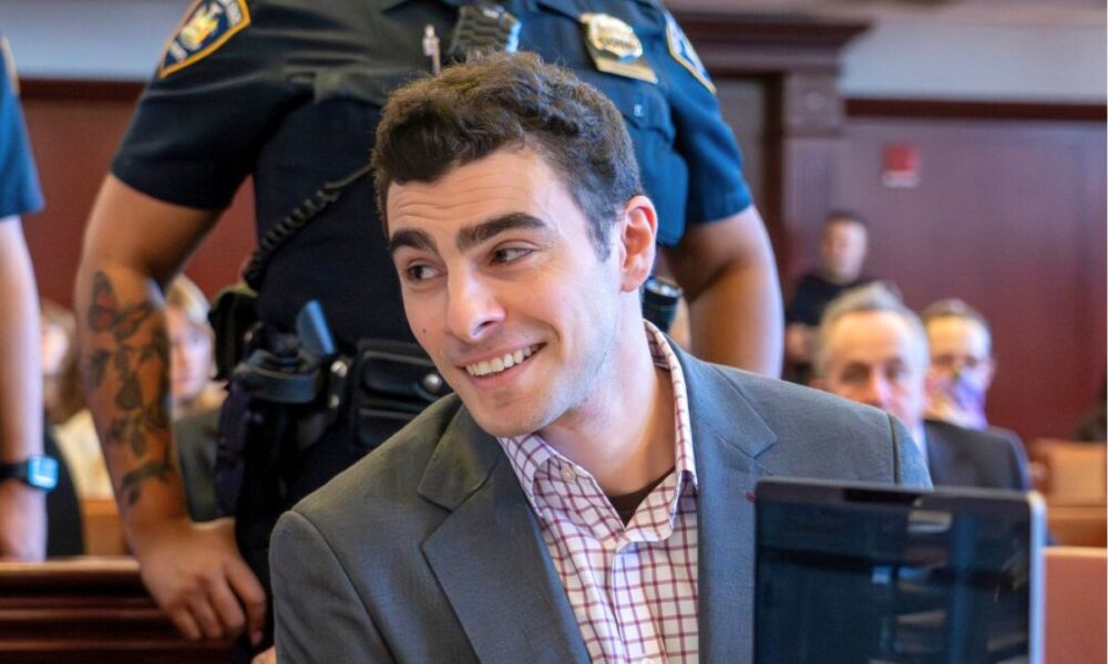 Mangione's Evidence Fight: 911 Call, Gun In CEO Murder Hearing