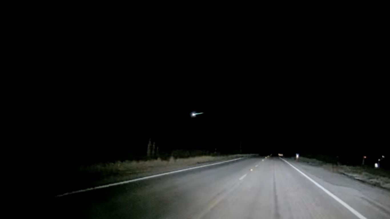 Brilliant Blue-Green Fireball Seen Across Texas & 5 States