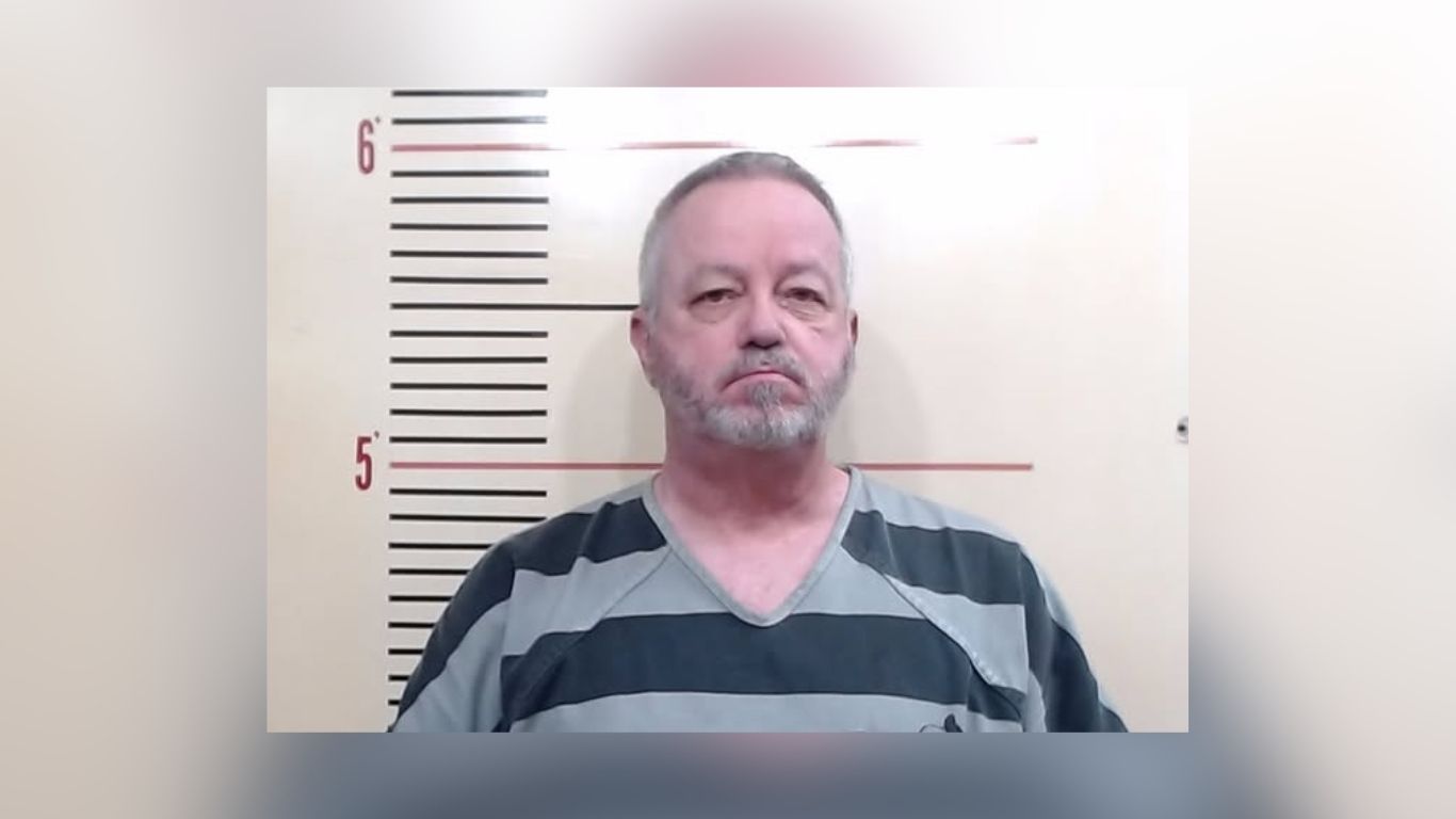 Sex Offender Drops 2,000 Child Porn Images At Sheriff’s Office