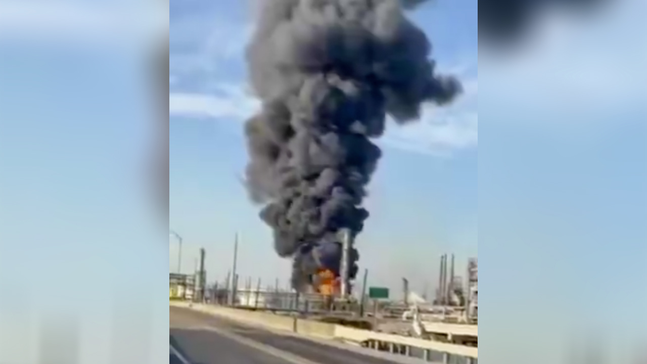 Officials Investigate Cause of Explosion at Texas Valero Refinery in ...