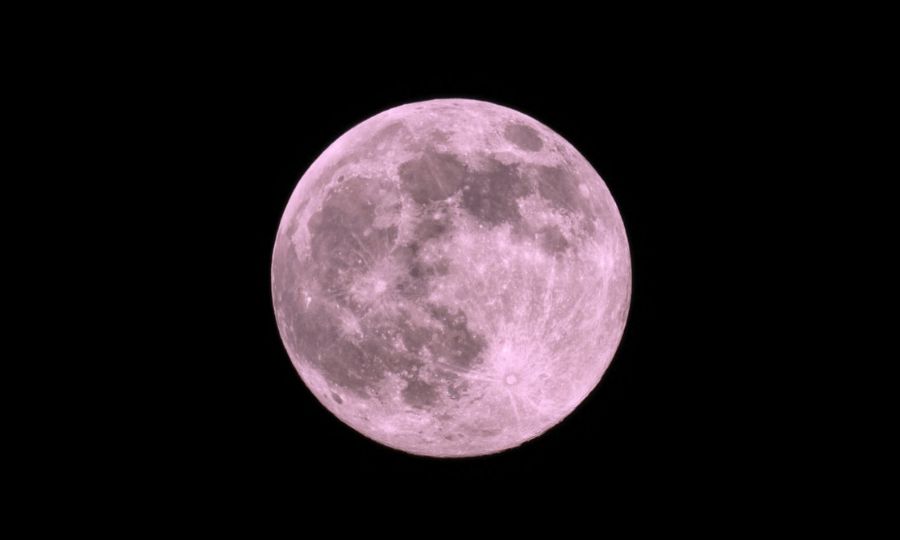 Pink Moon 2026: April Full Moon Photos & Artemis II Timing